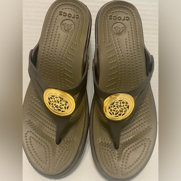 CROCS | Shoes | Crocs Sandals With Gold Accents | Poshmark